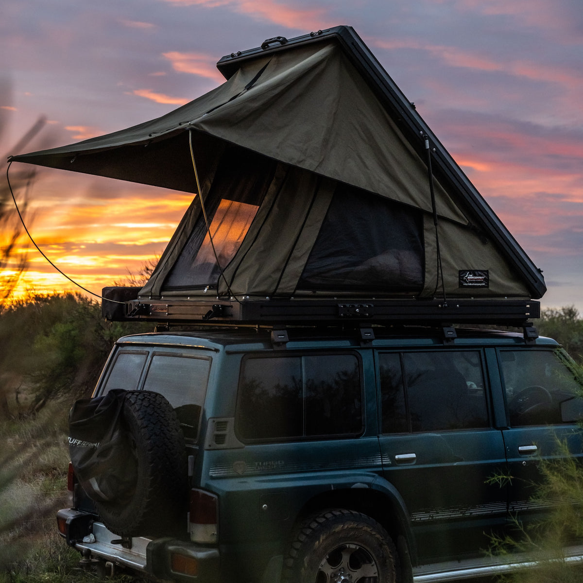 Clamshell Roof Top Tents – The Bush Company